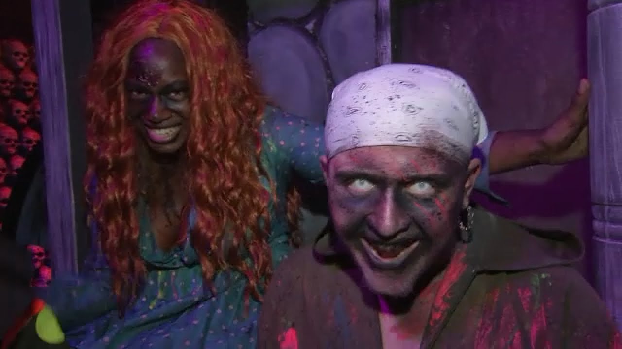 Blood Manor NYC haunted house - YouTube