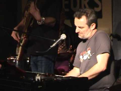 Manu Galvin " Down on the Farm "Aux Petits Joueurs" 27 03 2015 - YouTube