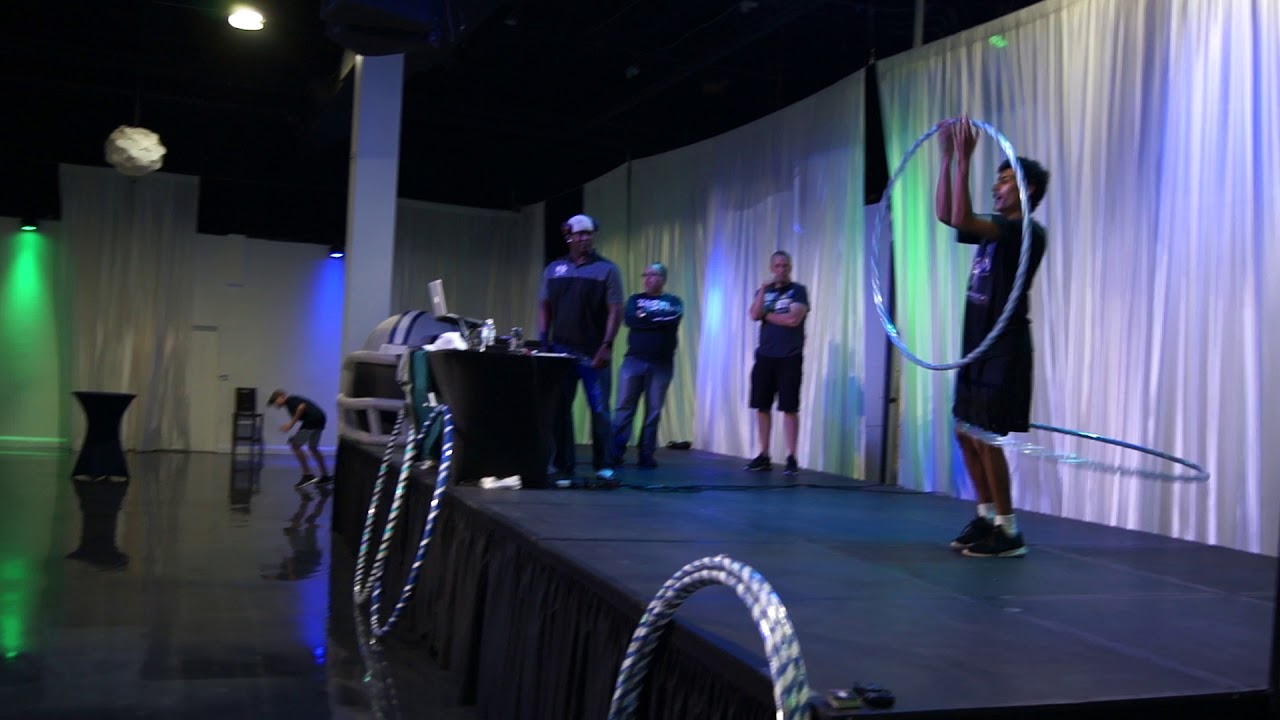 1010 tailgate Chula Hoop show eagles vs dallas 36 to 10 cowboys - YouTube