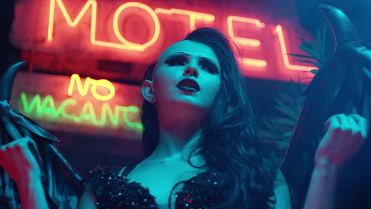 Bella Kelly - Heartbreak Motel [Official Music Video] - YouTube