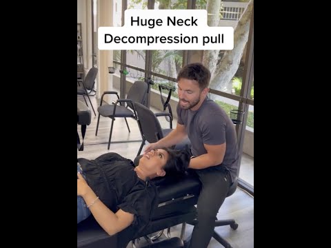 *MASSIVE* NECK PULL at the chiropractor #shorts #cracks - YouTube