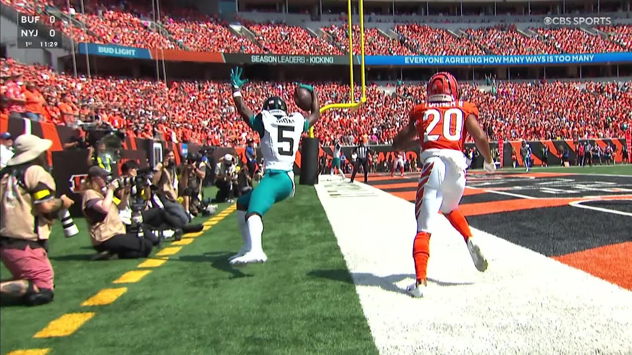 Lawrence locks in on Dyami Brown for opening TD for Jags - YouTube