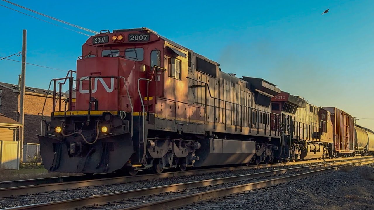 CN 2007 leads A446 at Clearing, Illinois on the BRC! - YouTube