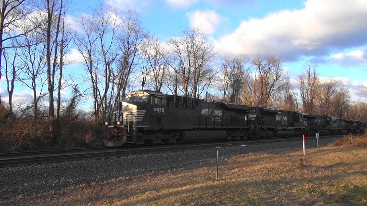NS 8088 leads a 5 unit consist on eastbound NS 777 across the NS LURB ...