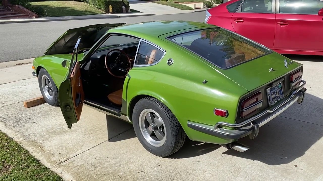 240Z exhaust and rev - YouTube
