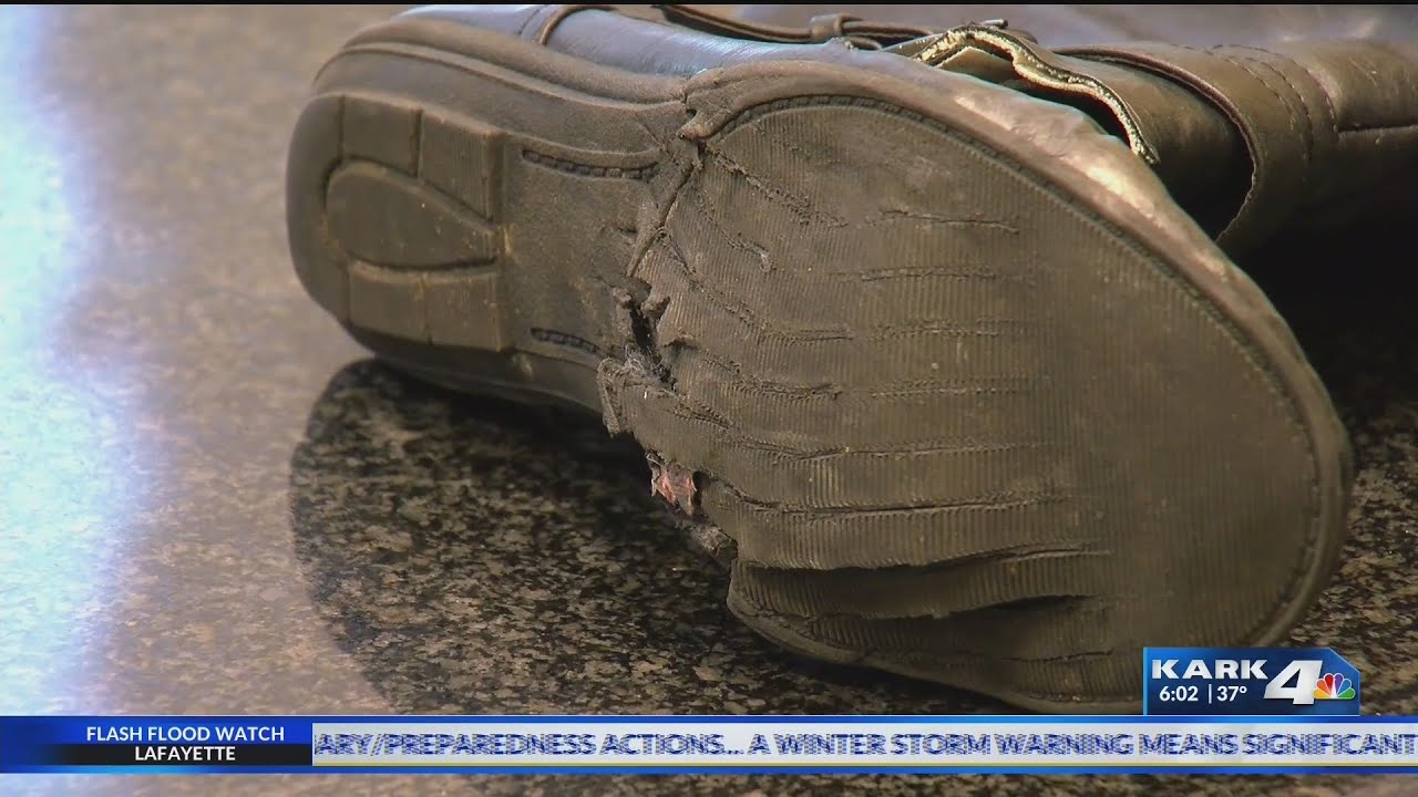 Woman Loses Toe in Escalator Accident - YouTube