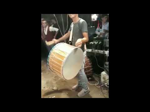 Davul Çalan Genç (Saz mı Çaz mı )