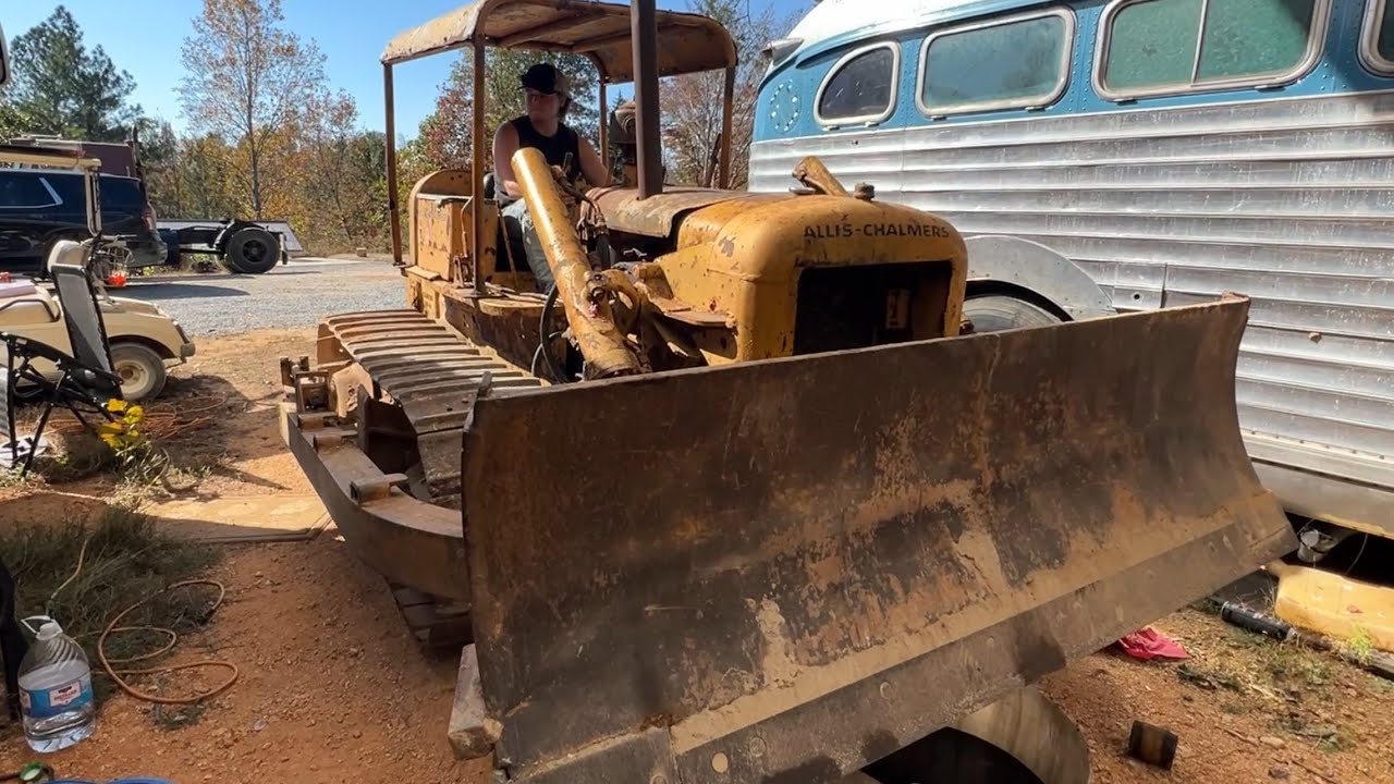 Detroit Diesel 2-71 engine head removal on Allis Chalmers bull Dozer ...