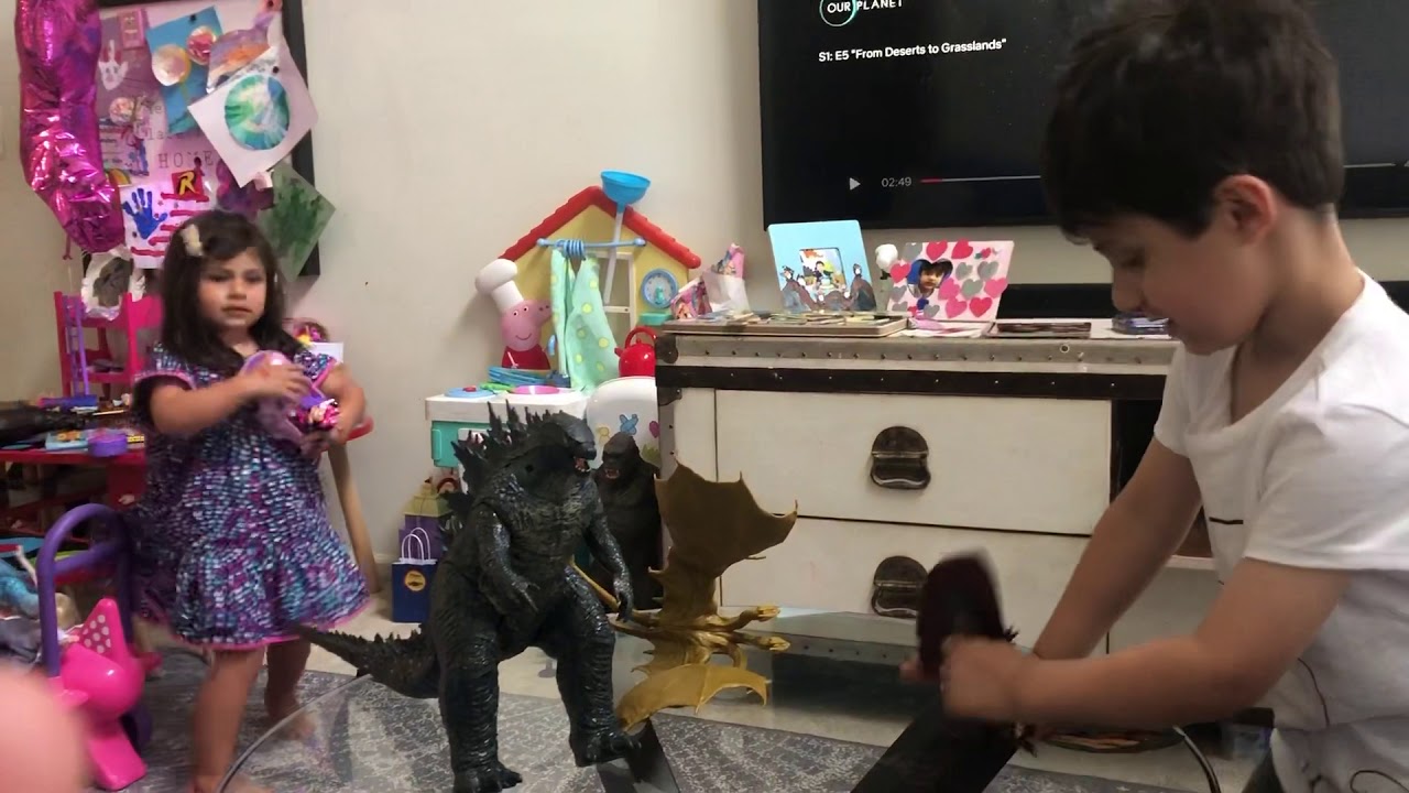 Godzilla vs Elsa - YouTube