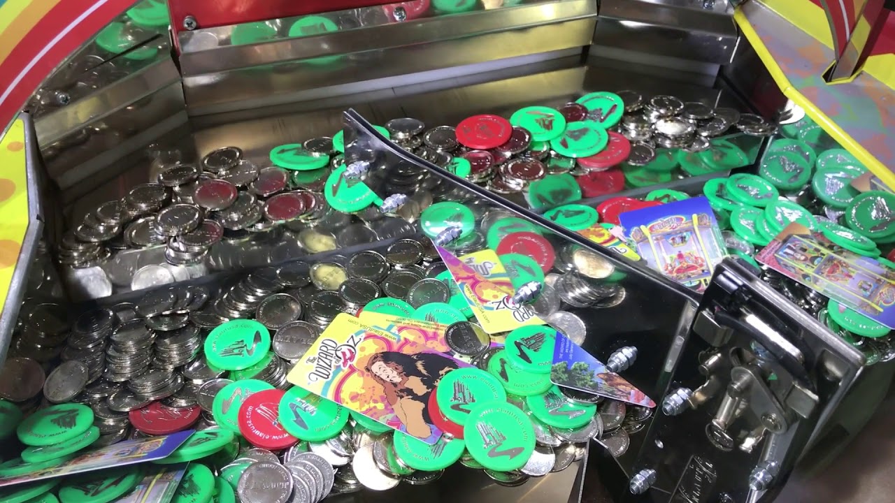 Six Flags Arcade - Playing Wizard of Oz Coin Pusher, Need More Cards ...