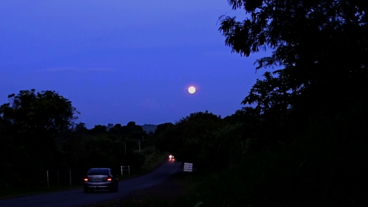 Lua cheia sobre a estrada - YouTube