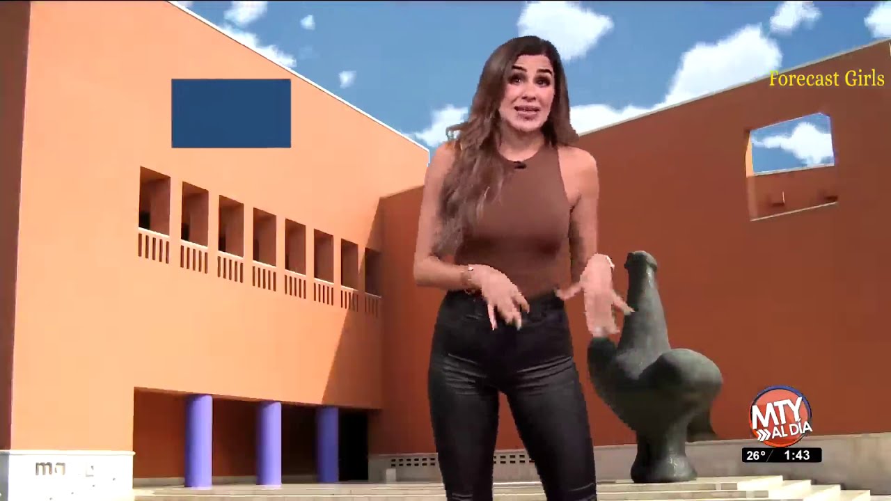 Paola Tanguma - en pantalones de cuero entallados sexy - YouTube