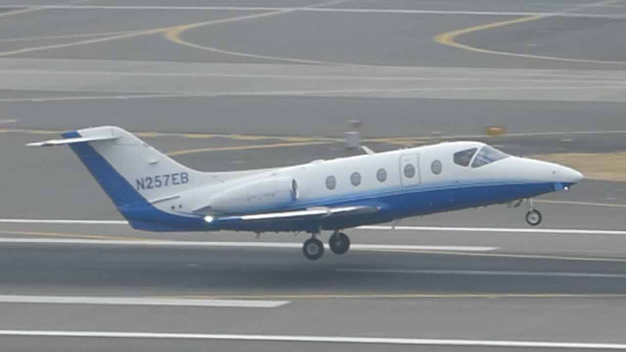 Hawker Beechcraft 400XP [N257EB] Takeoff from PDX - YouTube