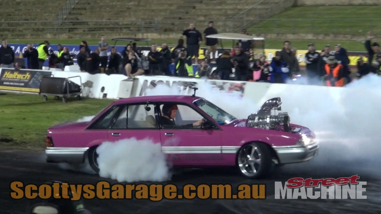 LOOSE - Screaming V8 Commodore - YouTube