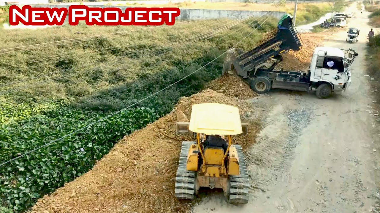 Unbelievable !! Bulldozer KOMATSU Clears Garbage with Dump Truck ...