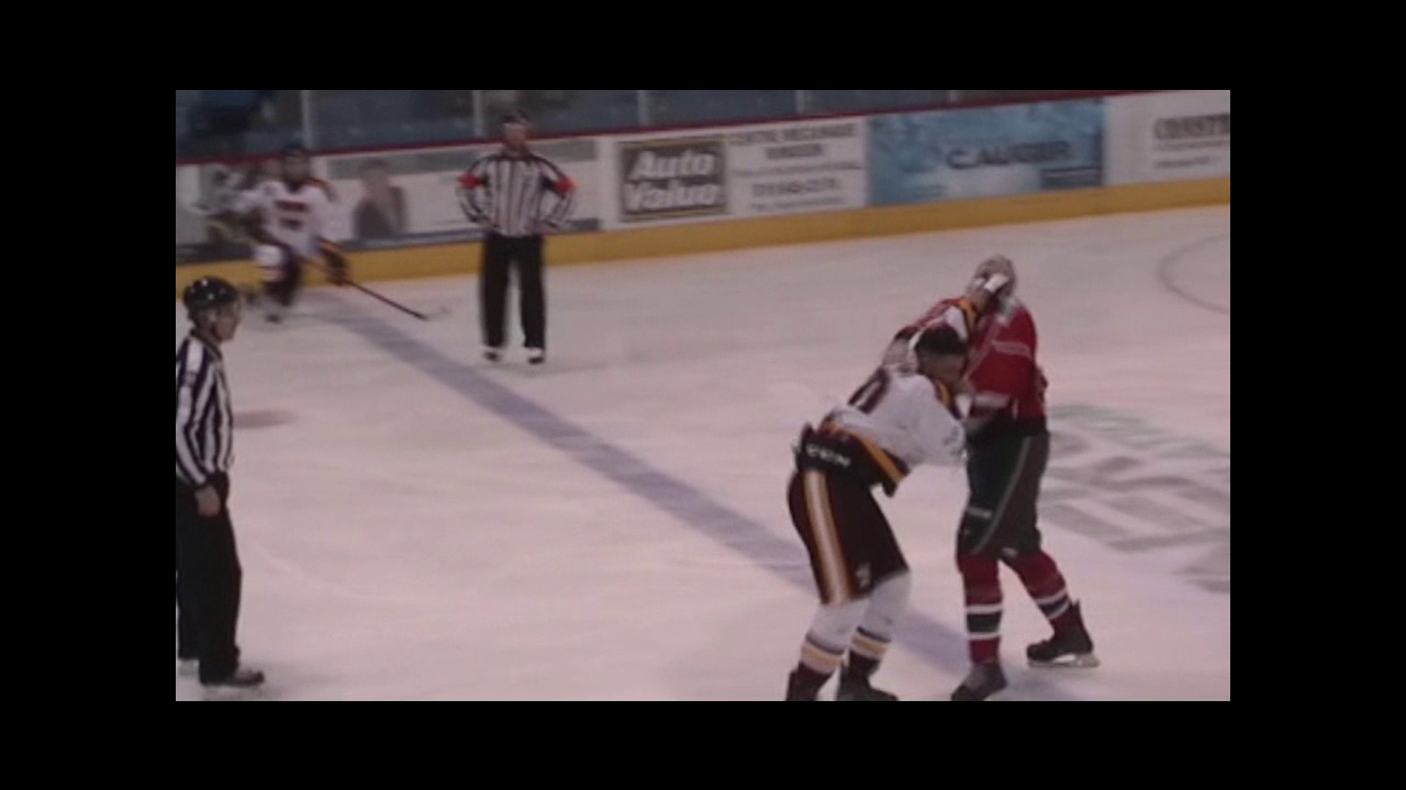 Jimmy Wyatt du Wild VS David Godbout des Maroons - 9 décembre 2016 ...