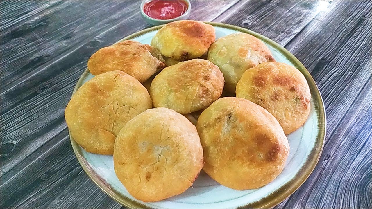 Potato Puri Recipe | Potato Kulcha Snacks | Homemade Aloo Puri Recipe ...