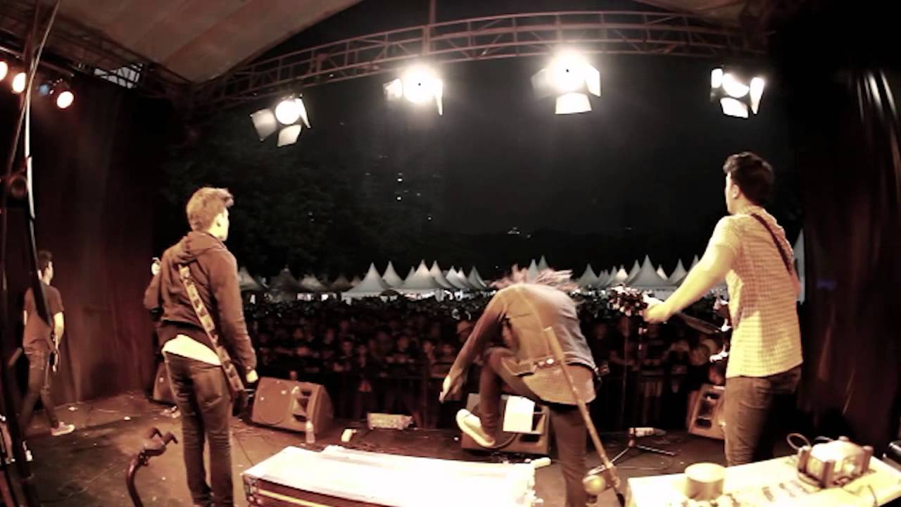 CROOZ BOOTH & STAGE at JAKCLOTH 9 - 11 Dec 2011 - YouTube