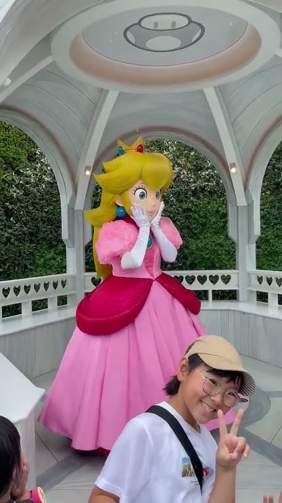 Princess Peach at Super Nintendo World #supermario #luigi #usj #princesspeachsshowtime - YouTube