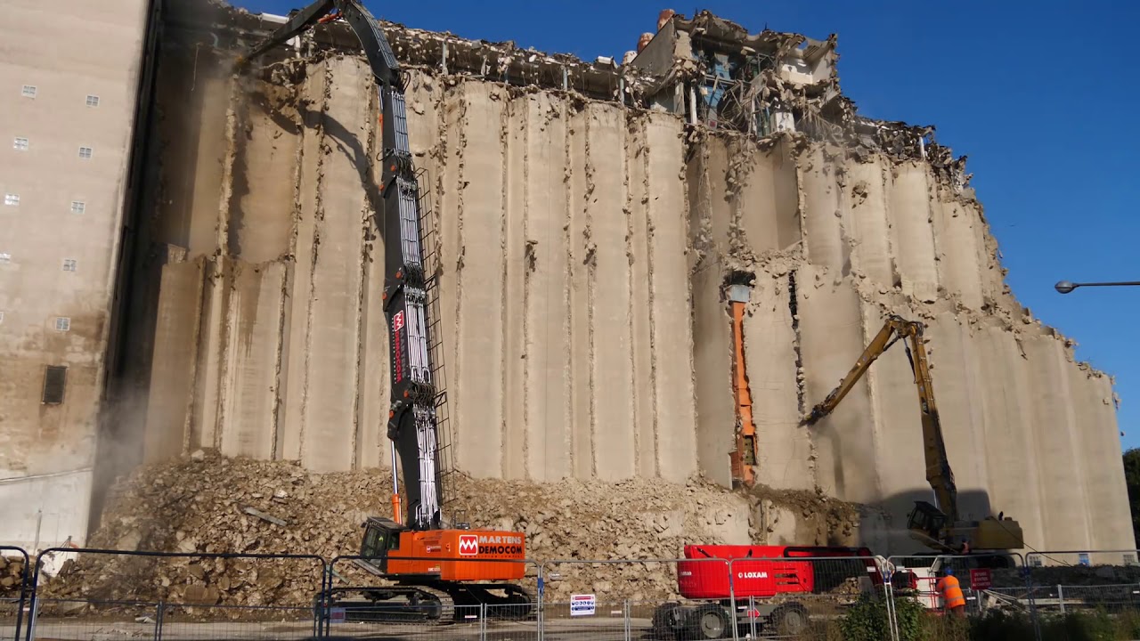 Hitachi / KMC 1200S and Cat 345C high reach demolition excavators at ...