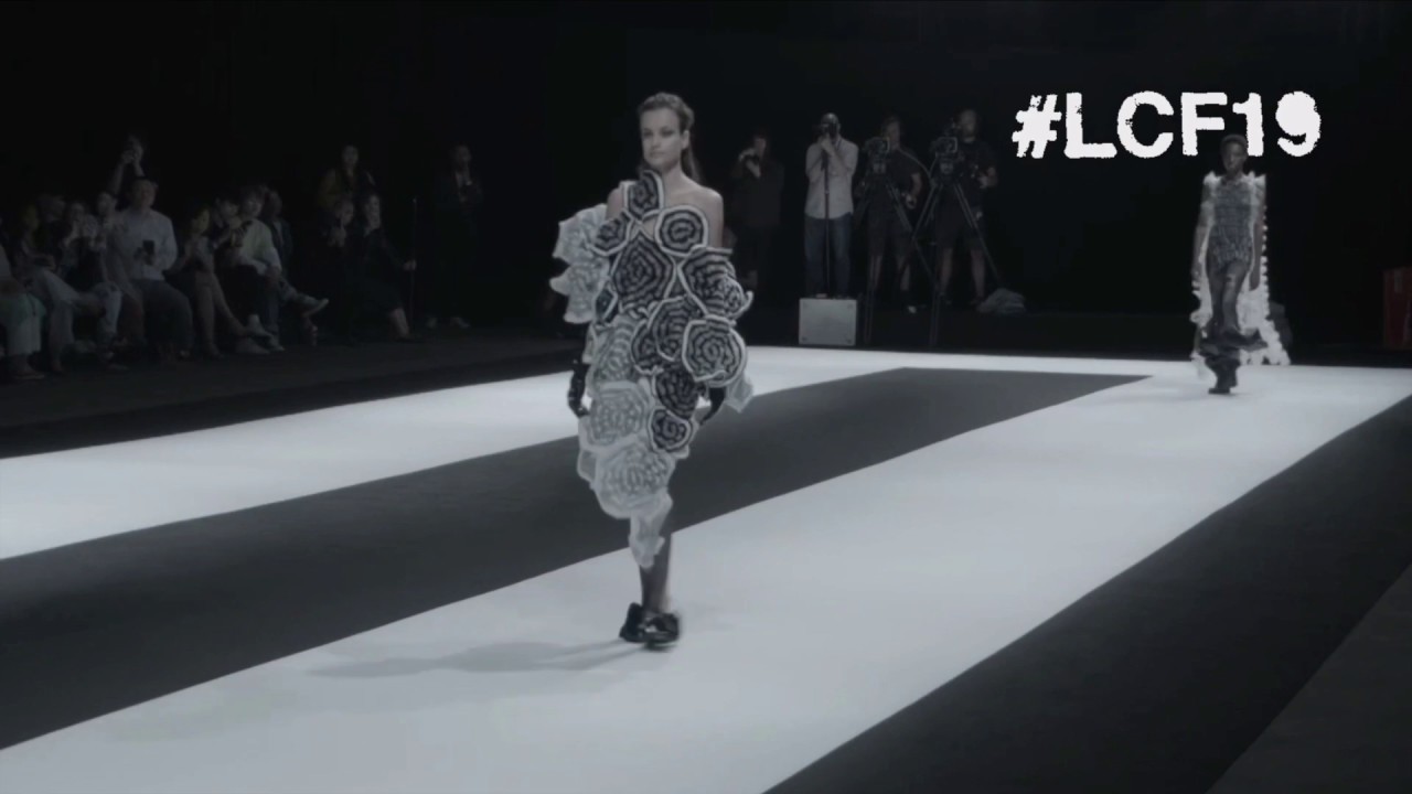 Linxi Zhu 19 Degree Show - London College of Fashion - YouTube