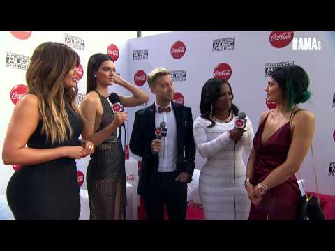 Khloe Kardashian, Kendall & Kylie Jenner Red Carpet Interview - AMAs 2014