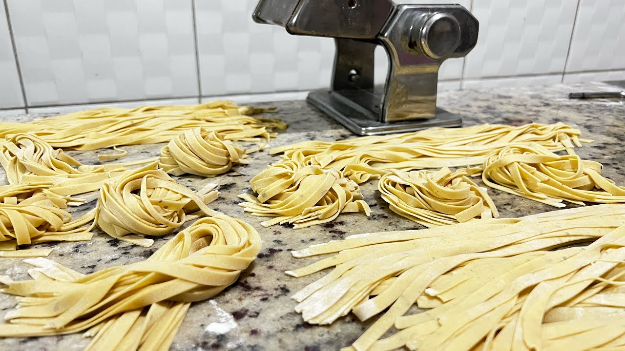 COMO FAZER MASSA FRESCA ( Talharim ) Com SOBRAS de Massa - YouTube