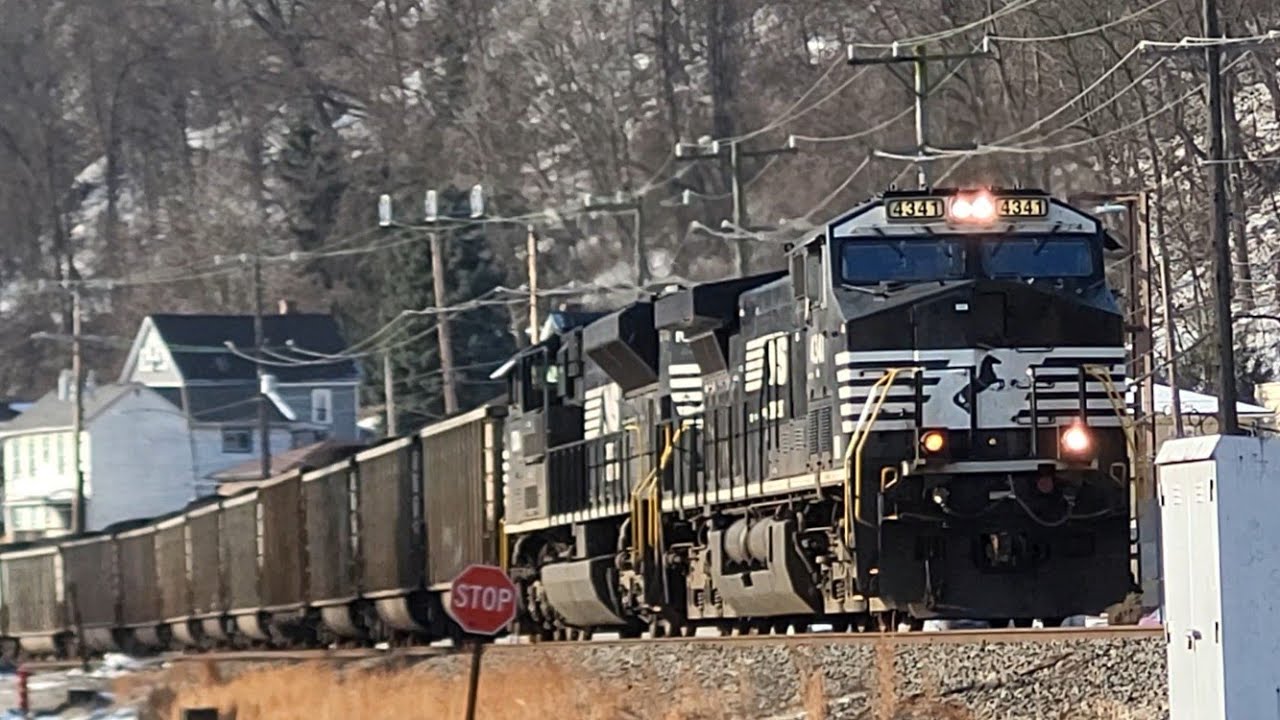 NS 4341 Leads 596 Through Creighton, PA | 2-22-25 - YouTube