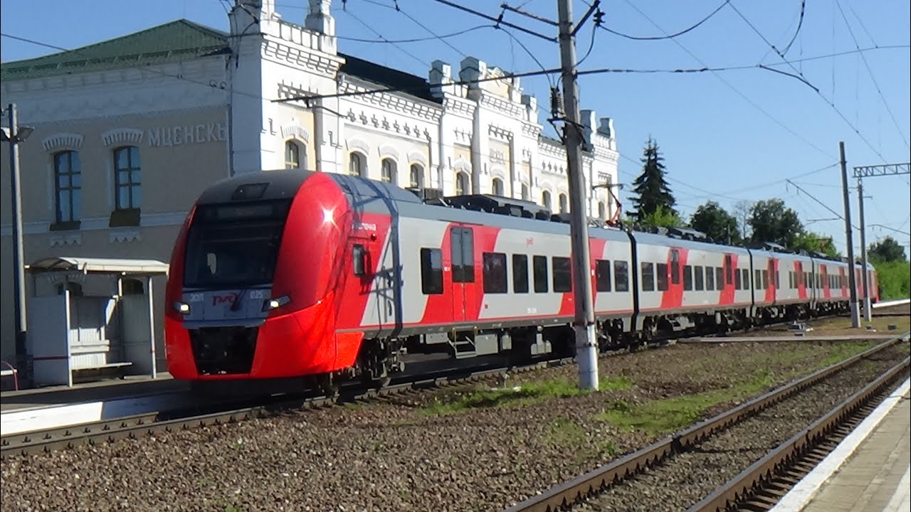 Скоростная "Ласточка" Белгород-Москва и служебная мотриса на станции ...