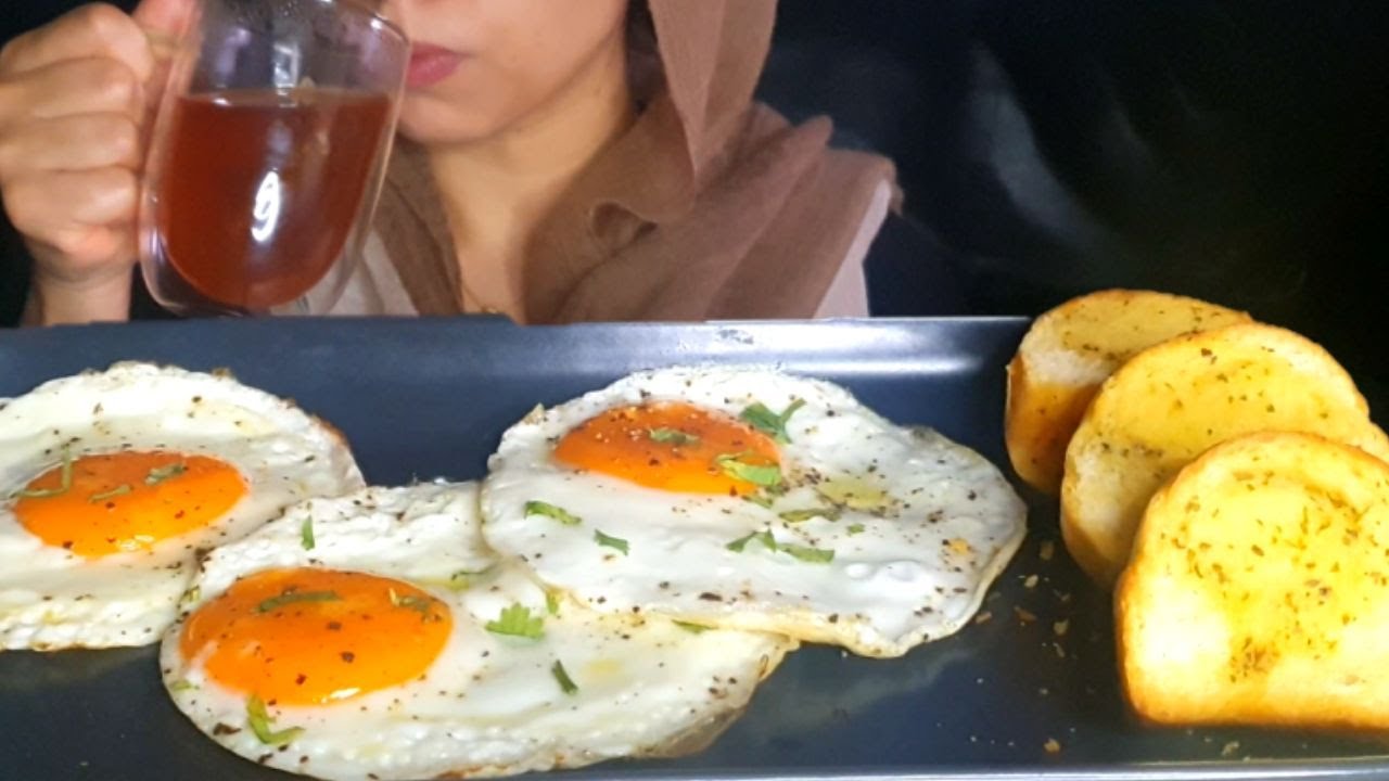 ASMR Fried Eggs with Garlic Bread| Egg Mukbang (Whispering Sounds ...