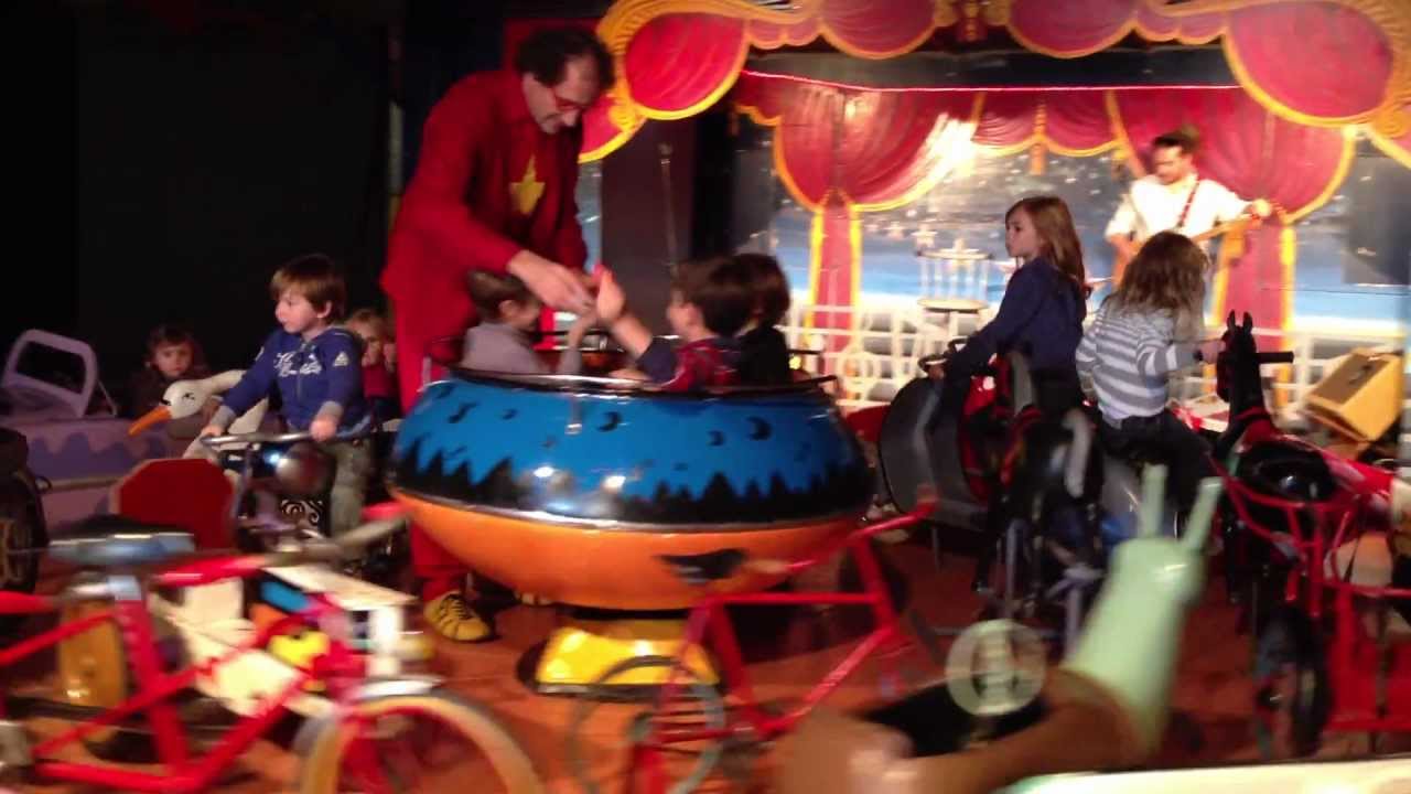 Manège en chanteur - Compagnie Donin - YouTube