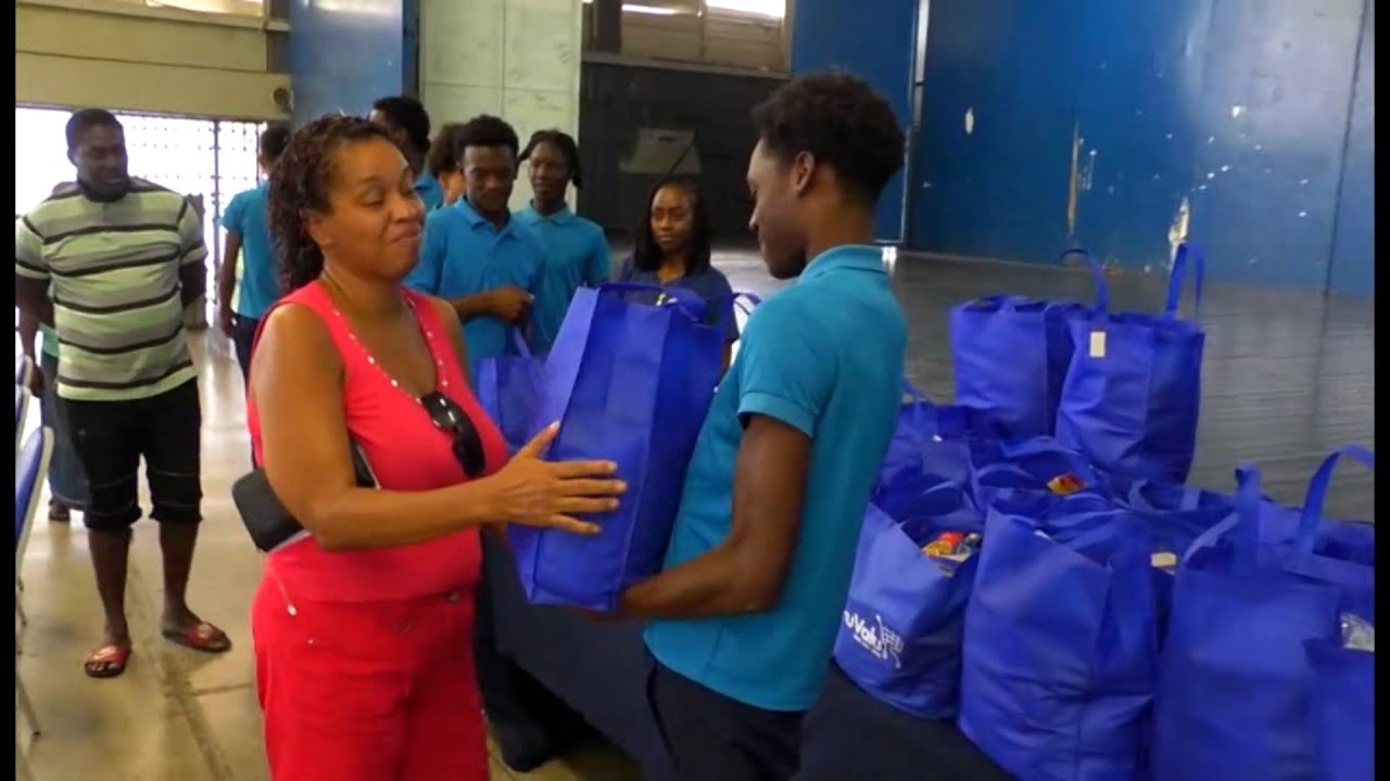 Malick Secondary Footballers Give Back To Community - YouTube
