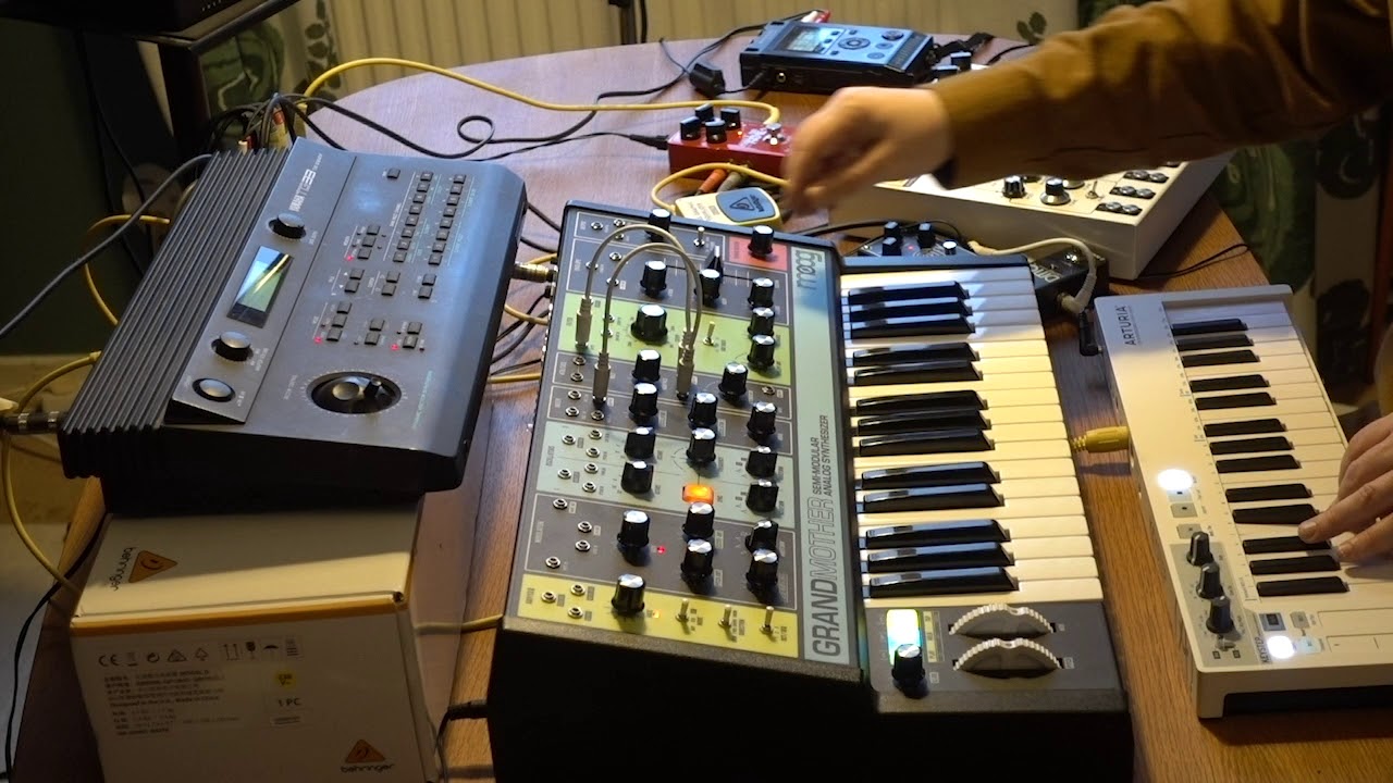 Ambient jam with Yamaha TG-33, Moog Grandmother and Lyra 8 - YouTube