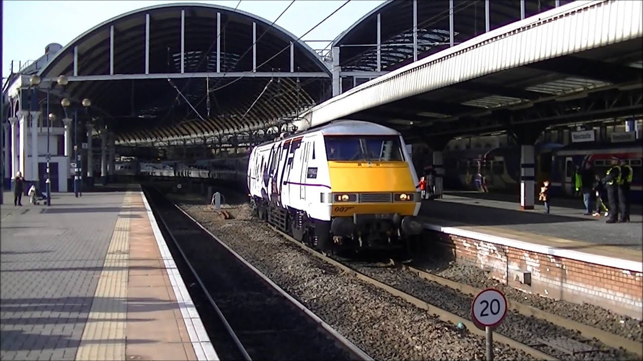 East Coast 91007 'Skyfall' James Bond Train at Newcastle - YouTube