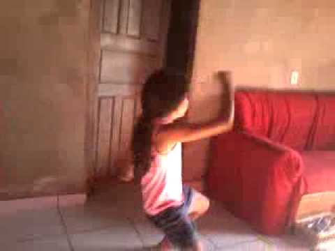 menina dançando show das poderosas