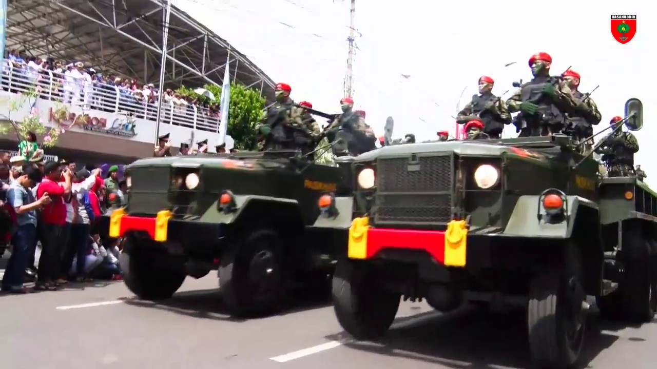DEFILE DAN GELAR ALUTSISTA TNI TERBESAR - YouTube