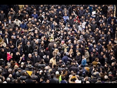 Sovetski ayağa qalxdı. Polis müdaxilə etdi - (Geniş video)