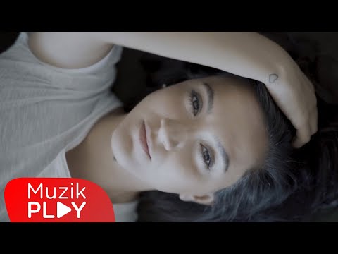 Ece Barak - Uzak (Official Video)