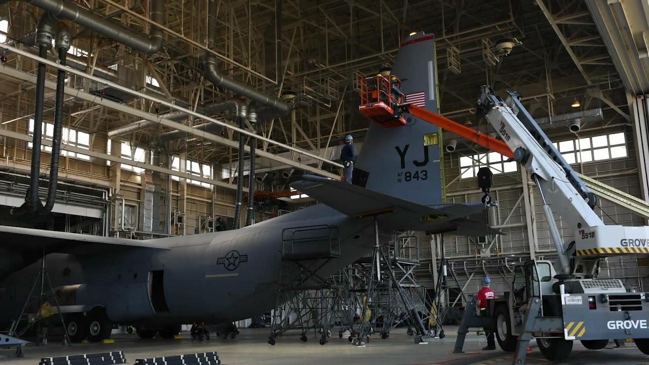 C-130J Rudder and Tail Maintenance - YouTube