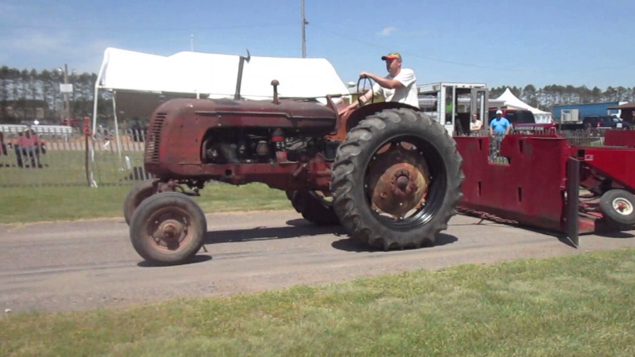 Cockshutt 40 tractor pull 5,000 lbs - YouTube