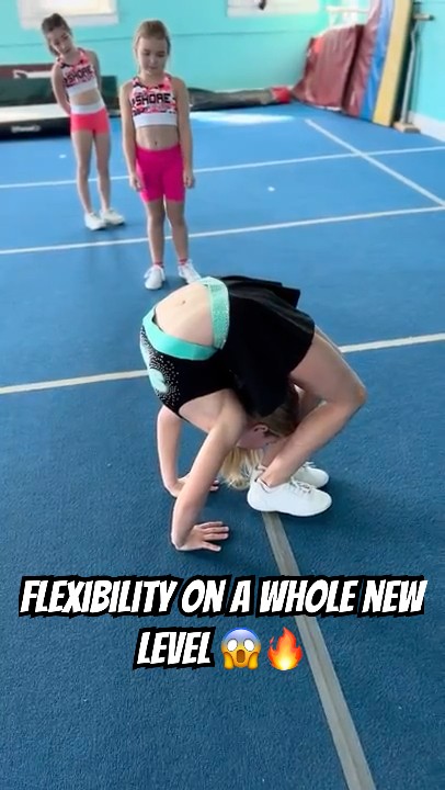 Flexibility On A WHOLE NEW LEVEL! #Cheer - YouTube