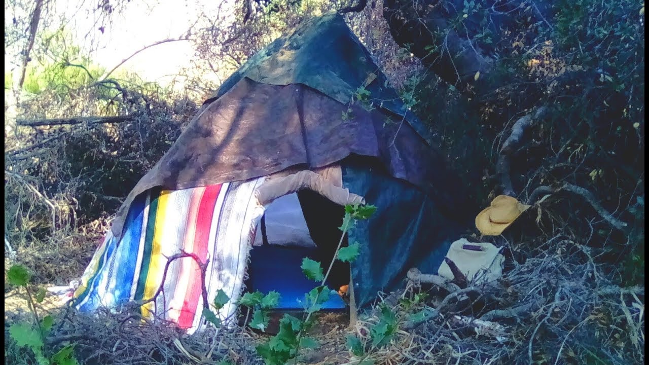 Hippie Hut complete - Jah Luv Bum day 10 - YouTube