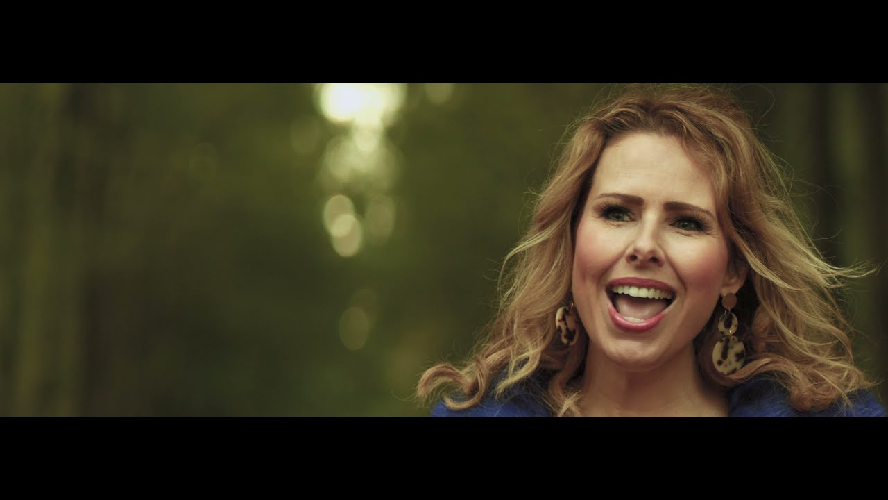 Tamara Tol - Laat Mij Nu Maar Alleen (Officiële Videoclip) - YouTube