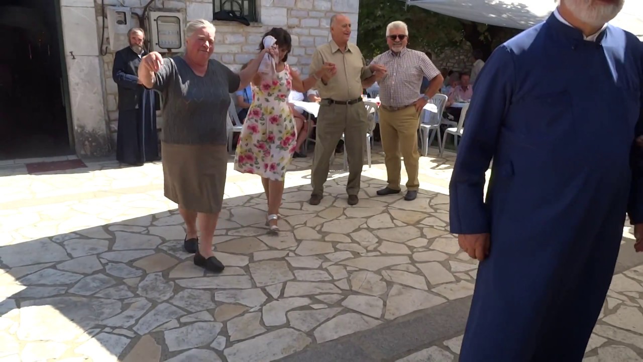 ΑΥΘΕΝΤΙΚΟ ΓΥΝΑΙΚΕΙΟ ΤΣΑΜΙΚΟ ΣΤΟ ΠΑΝΗΓΥΡΙ ΤΡΙΠΟΤΜΩΝ.Χορεύει η Ελένη ...