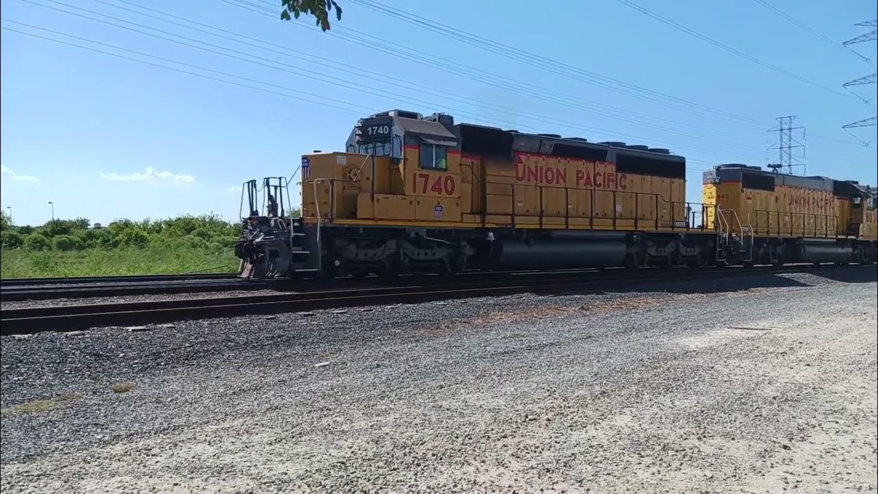 UP 1740 SD40N & UP 800 GP38N #86 cars - YouTube