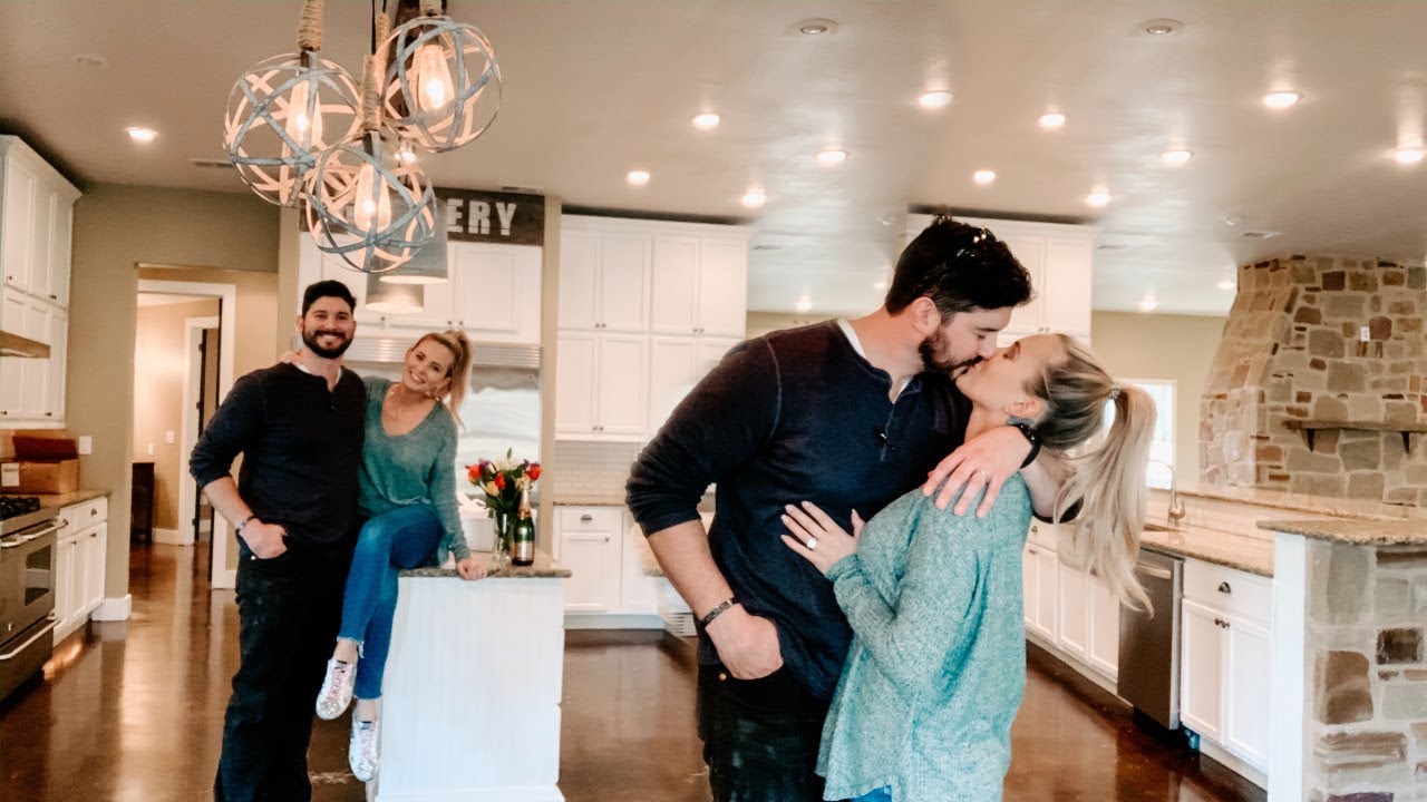 EMPTY HOUSE TOUR! Moving Vlog #3 | Aaryn Williams - YouTube