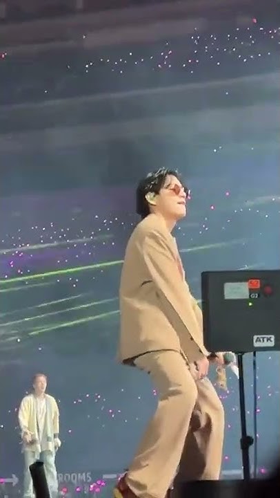 kim taehyung FAN CAM FROM BTS PTD LA CONCERT 2021... subscribe for more fan camz - YouTube