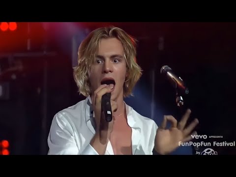 R5 - All Night - Live (FunPopFun Festival) - YouTube