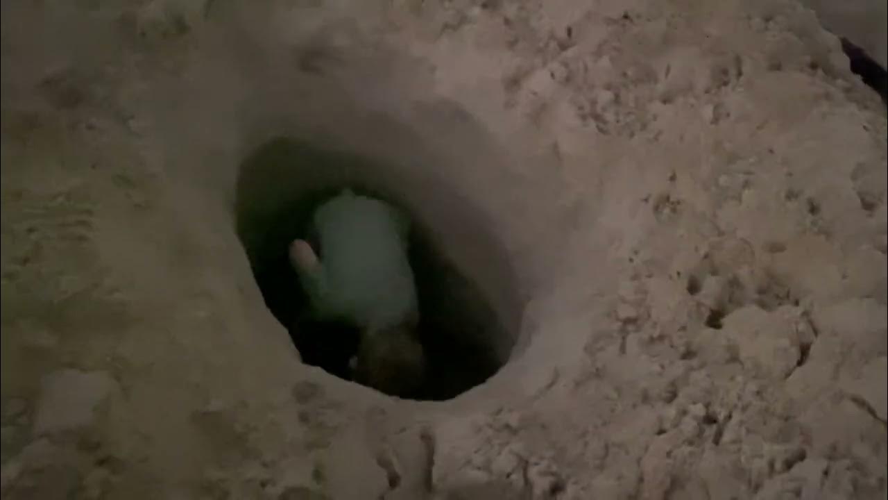 Digging big hole - YouTube