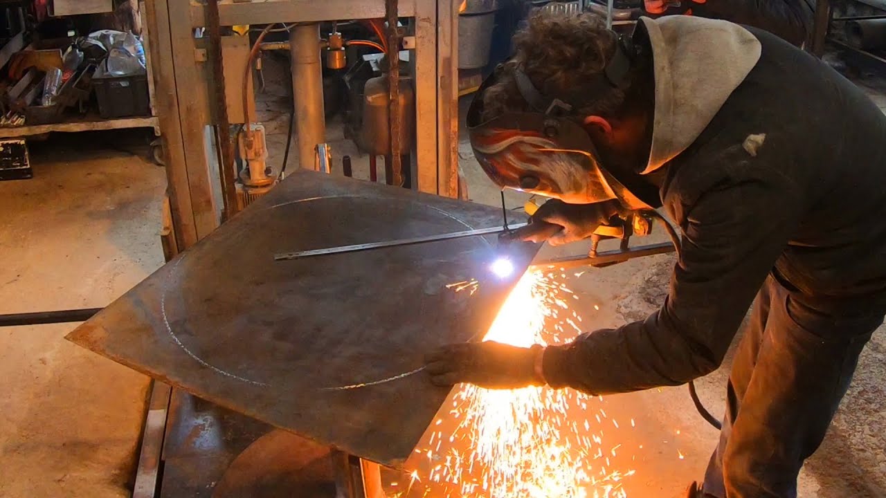 Une table ronde à plateau tournant pour l'intérieur !! - YouTube